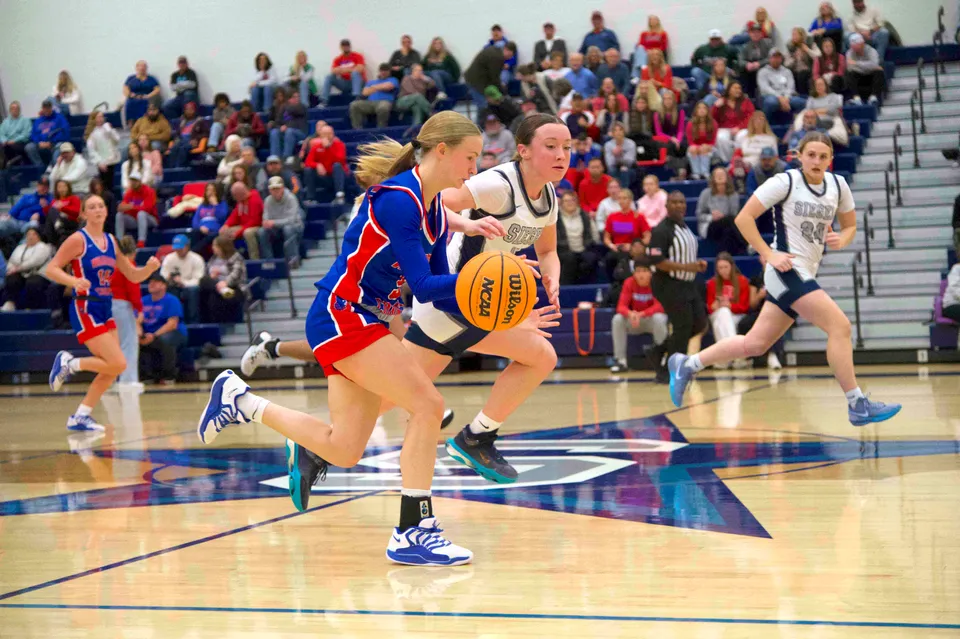 Lady Pioneers slip past Siegel